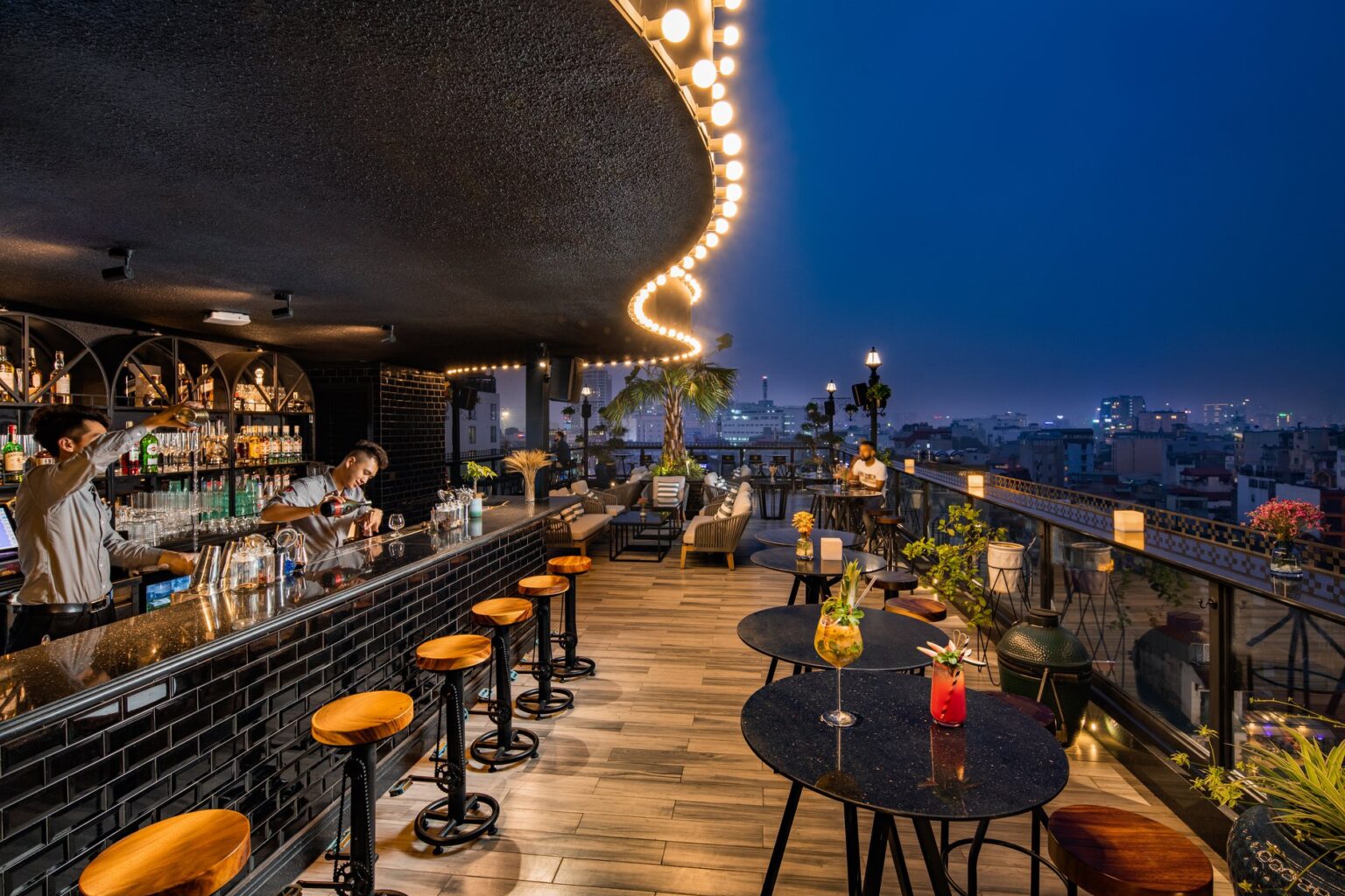 10 Rooftop Bars à Hanoï à ne pas manquer - Asia Novo Tours